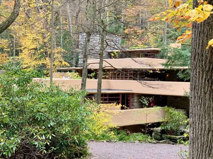 Analysis of Fallingwater House by Frank Lloyd Wright - Archeetect