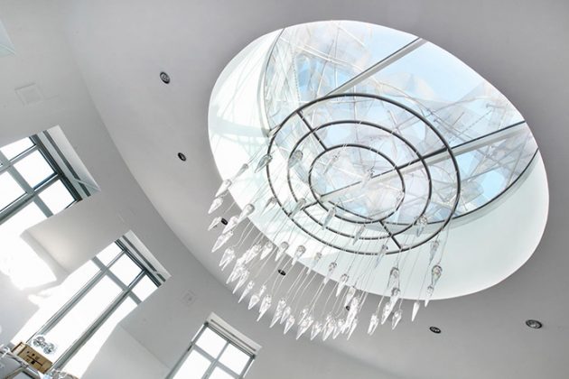 Dancing House of Prague | A Controversial Building - Archeetect