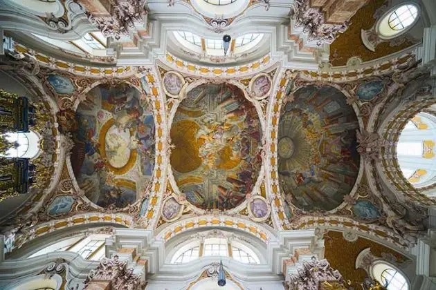 A Complete Guide to Baroque Architecture: Grandeur & Drama