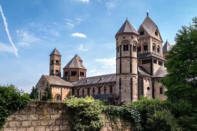 Romanesque Architecture Style Characteristics | 8 Examples