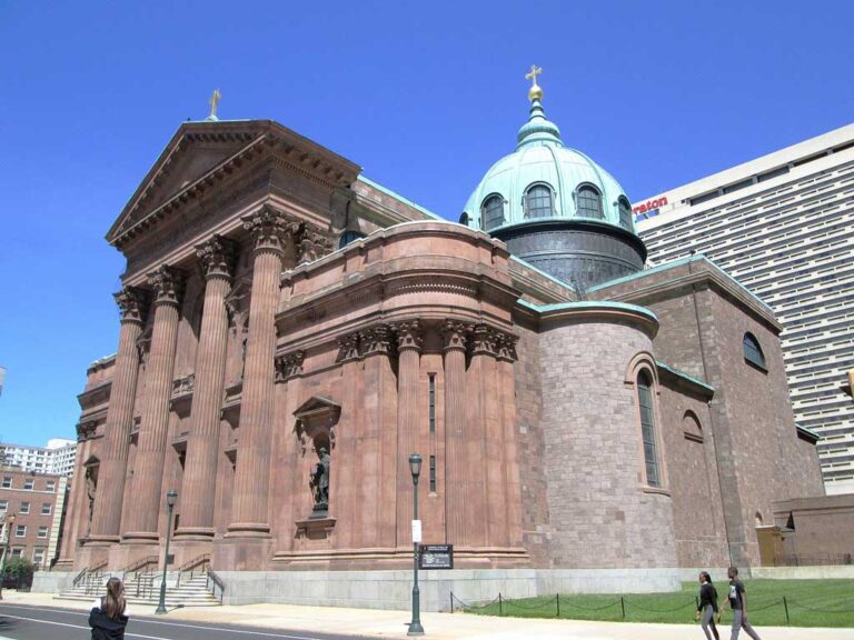 20 Most Famous Buildings in Philadelphia - Archeetect