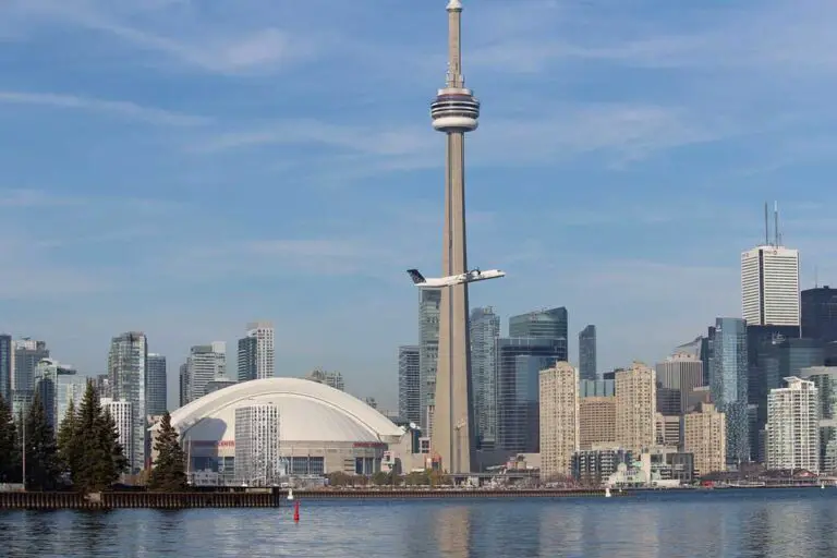 20 Most Famous Buildings in Canada - Archeetect