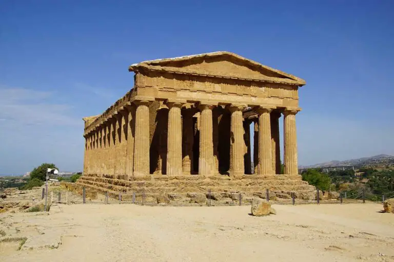 Peripteral Temple in Ancient Greek Architecture - Archeetect